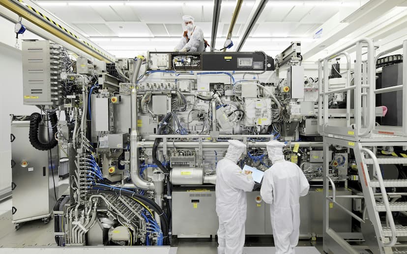 ASML Soars 6% on Record Sales and Strong Outlook f... | FMP